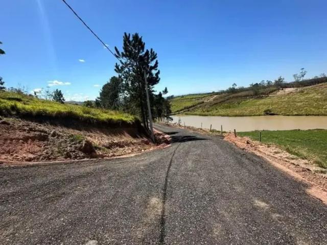 Localização estratégica com fácil acesso às rodovias Dutra, Dom Pedro e Carvalho Pinto