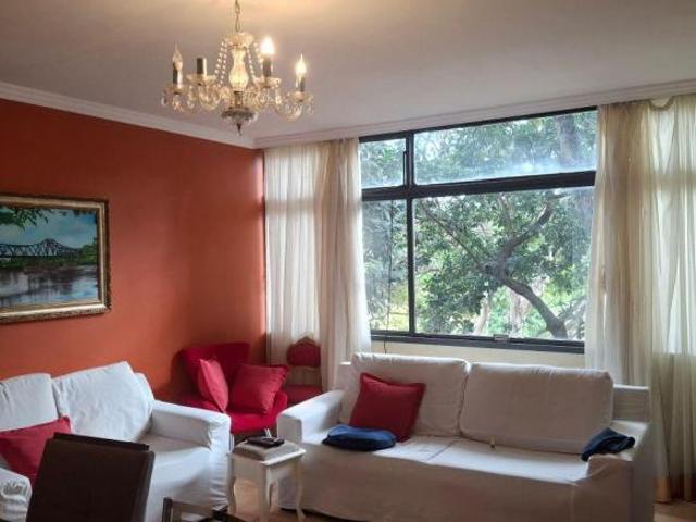 Localização Privilegiada – Apartamento na SQS 214, vazado, de canto, 3 quartos 1 suíte
