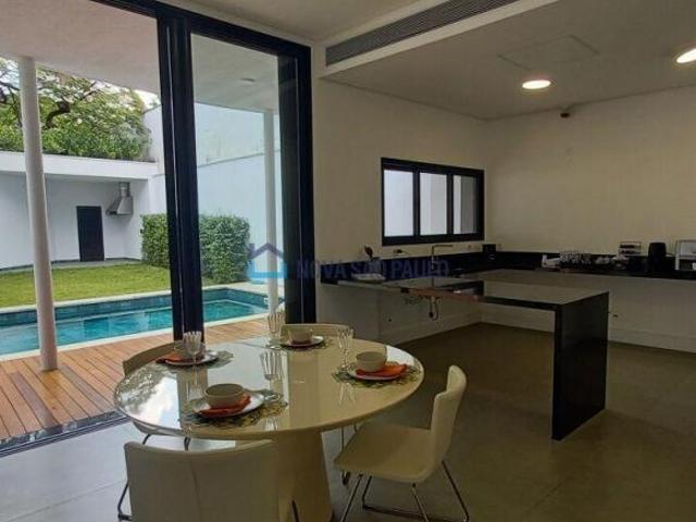 Localização privilegiada, bairro nobre, junto ao Pq. Ibirapuera