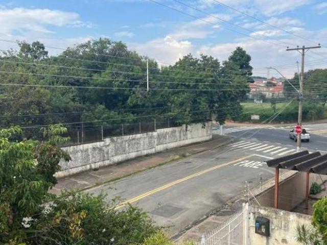 Localizada em um bairro tranquilo e de fácil acesso ao shopping Campinas e Rodovia Anhanguera