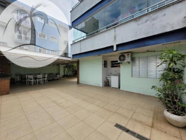Localizado no Maitinga este apartamento fica próximo do comercio local, e aproximadamente 400 metros