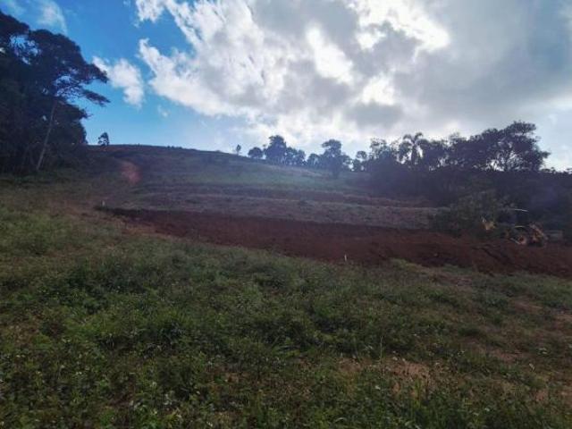 Localizado no Bairro Piaí, Km 70 da Rodovia Bunjiro Nakao