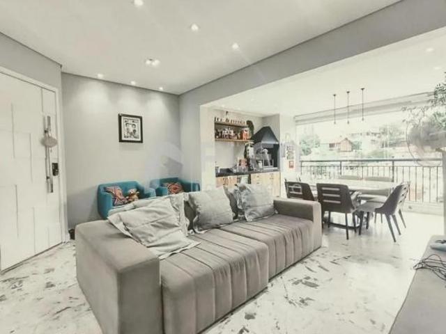 Localizado no coração de Santana, São Paulo, este apartamento com terraço