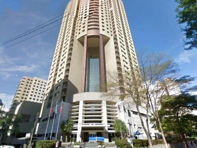 Localizado no Itaim Bibi, flat rodeado por vasto comércio, todos os bancos, excelentes restaurantes