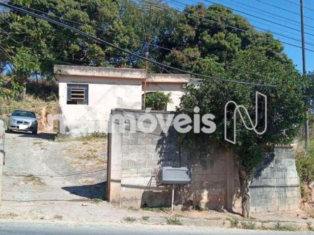 Localizado a menos de 07 minutos do Rodoanel, com supermercados, Bancos
