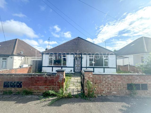 Locarno Avenue, Luton LU4, 3 bed property to rent, £1,650 pcm | PrimeLocation