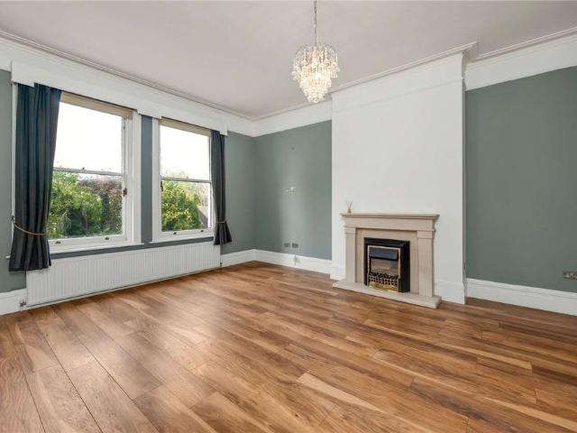 Located on the sought after St George’s Avenue, this well proportioned first floor apartment with private garden and garage offers generous and beautifully presented accommodation