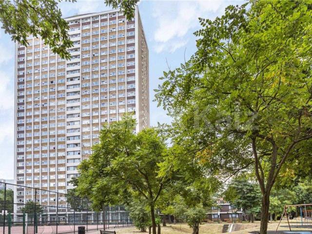 Located in Zone 1 in a prime location in EC1 perfect for 3 sharers