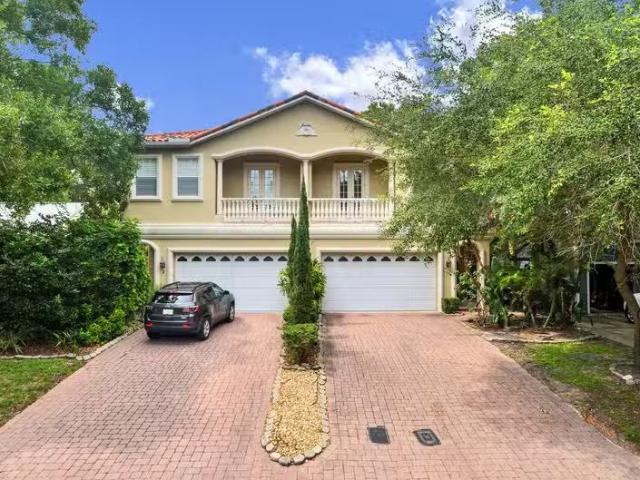 LOCATION, LOCATION! Two Story Palma Ceia Townhome! 3507 W Bar.