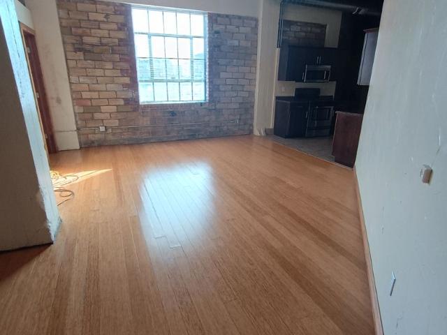 LOCATION! LOCATION! LOCATION! 1 BED 1 BATH LOFT