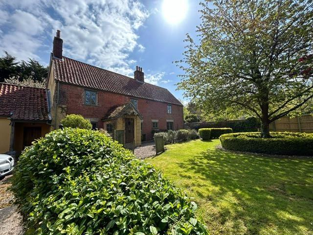 Loch Lane, Watton, Thetford IP25, 3 bed property to rent, £1,800 pcm | PrimeLocation