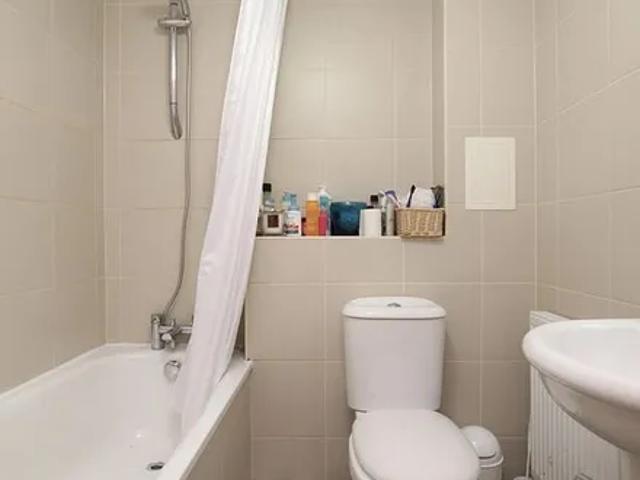 Lochburn Road, Gilshochill, Glasgow, G20 0SL, United Kingdom | Room for rent #167819877 | Rentberry