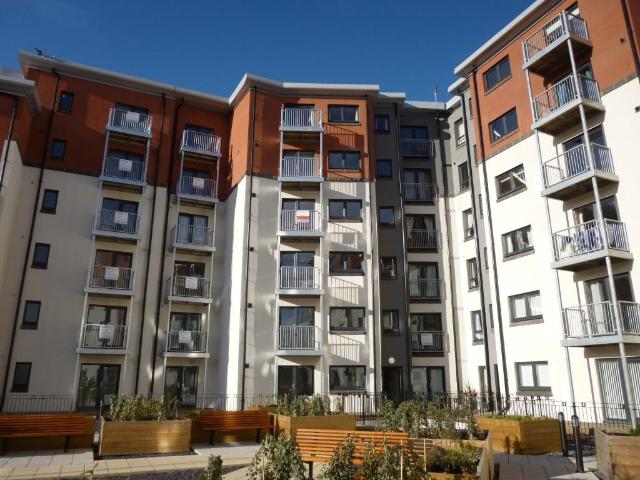Lochend Butterfly Way, Edinburgh EH7 2 bed flat to rent £1,130 pcm £261 pw