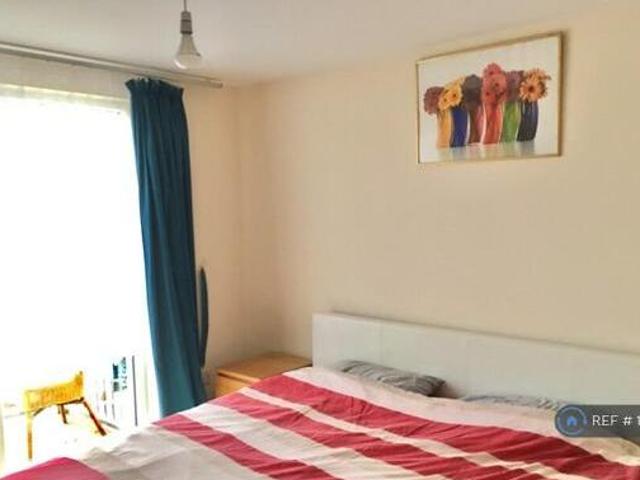 Lochend Park View, Edinburgh, 2 Bedroom Flat