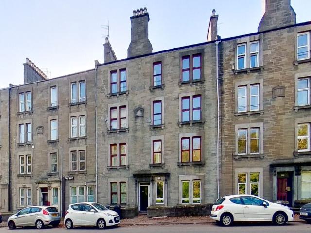 Lochee Road, Lochee West, Dundee DD2, 2 bed flat to rent, £600 pcm | PrimeLocation