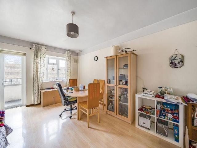 Lochinvar Street, Balham, London, SW12 2 bed flat to rent £2,300 pcm £531 pw