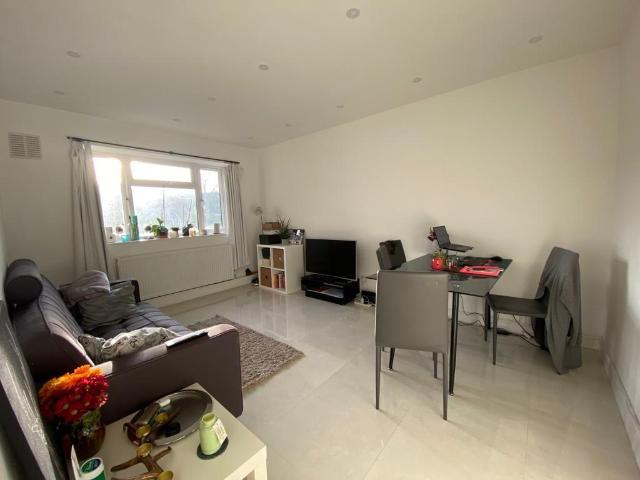 Lochinvar Street, London SW12 1 bed flat to rent £1,800 pcm £415 pw