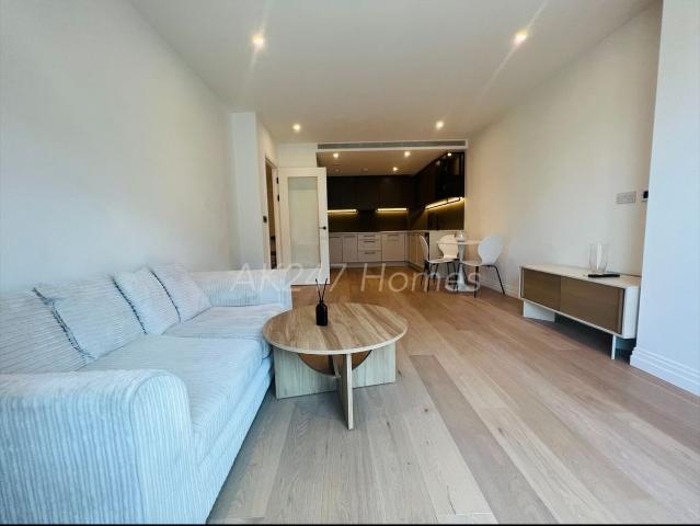 Lockgate Road, London SW6, 2 bed flat to rent, £3,800 pcm | PrimeLocation