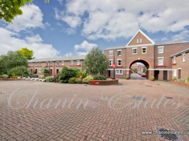 Lockesfield Place, Docklands E14 5 bed townhouse to rent £4,767 pcm £1,100 pw