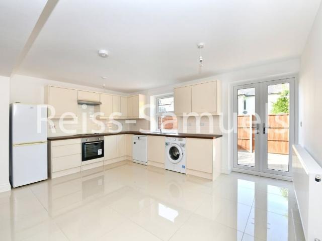 Lockesfield Place, Isle Of Dogs, Docklands, London E14, 6 bed town house to rent, £6,370 pcm | PrimeLocation