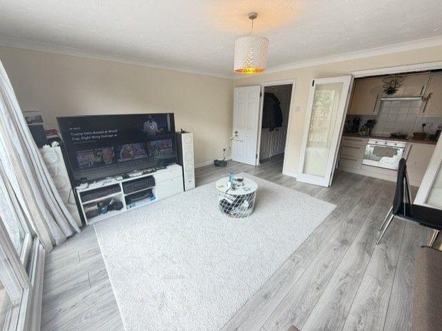 Lockesfield Place, London E14, 1 bed flat to rent, £1,700 pcm | PrimeLocation