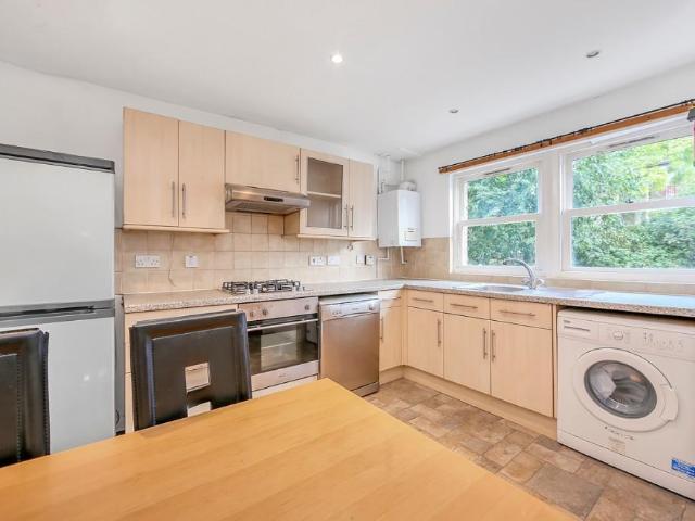 Lockesfield Place, London E14 4 bed terraced house to rent £3,727 pcm £860 pw