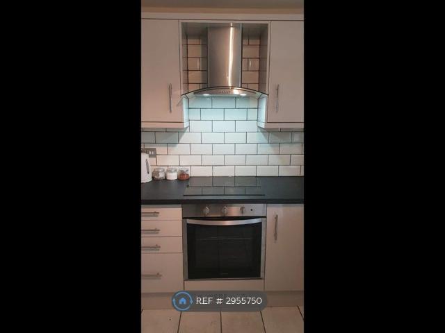 Lockett Gardens, Salford M3, 3 bed flat to rent, £1,500 pcm | PrimeLocation
