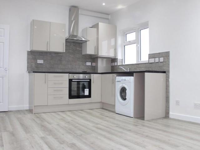Locket Road, Harrow 1 bed flat to rent £1,425 pcm £329 pw