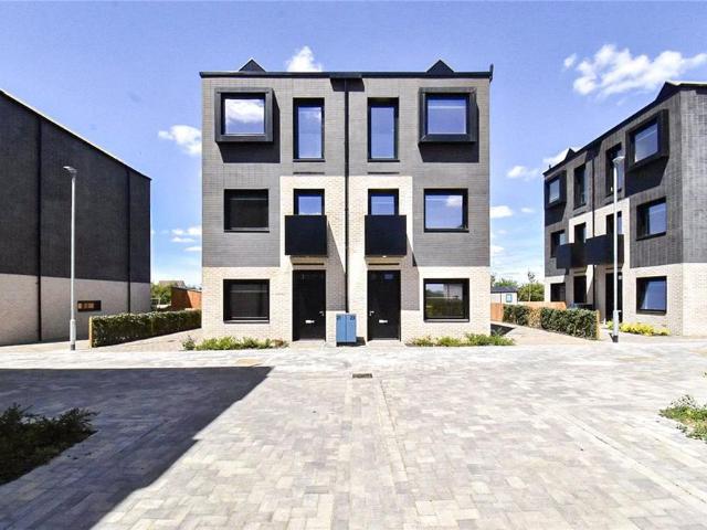 Lockhart Way, Northstowe, Cambridge. 3 bed semi detached house to rent £1,950 pcm £450 pw