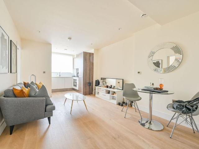 Lockington Road, Battersea SW8, 1 bed flat to rent, £2,701 pcm | PrimeLocation