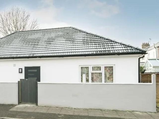 Lock's Lane, London, CR4 2AR, United Kingdom | 2 bed house for rent #138775863 | Rentberry