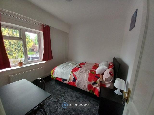 Lodge Ave, Dagenham RM8, Room to rent, £1,000 pcm | PrimeLocation
