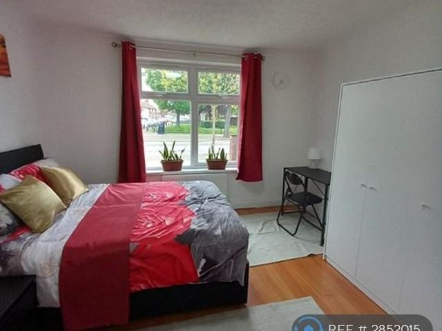 Lodge Avenue, Dagenham, RM8 Studio to rent £1,450 pcm £335 pw