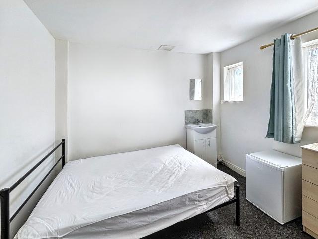 Lodge Causeway, Bristol BS16, 1 bed semi detached house to rent, £625 pcm | PrimeLocation