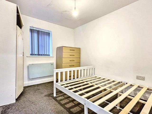 Lodge Causeway, Bristol BS16, 2 bed flat to rent, £1,250 pcm | PrimeLocation