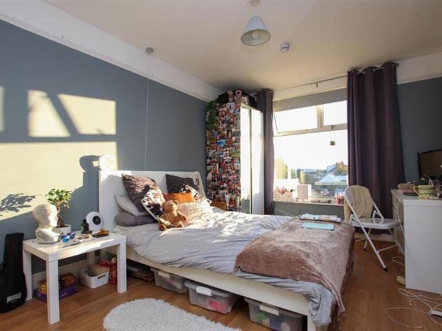 Lodge Causeway, Bristol BS16 4 bed house to rent £1,899 pcm £438 pw