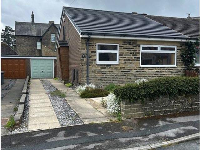 Lodge Gate Close, Bradford BD13, 2 bed bungalow to rent, £1,100 pcm | PrimeLocation