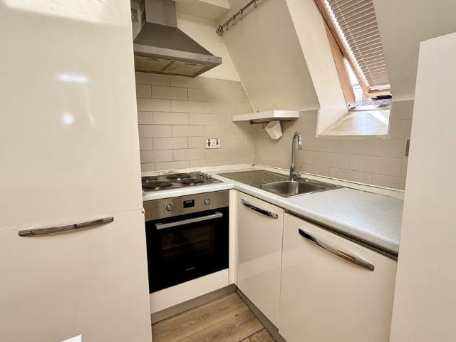 Lodge Lane, London N12, 1 bed flat to rent, £1,365 pcm | PrimeLocation
