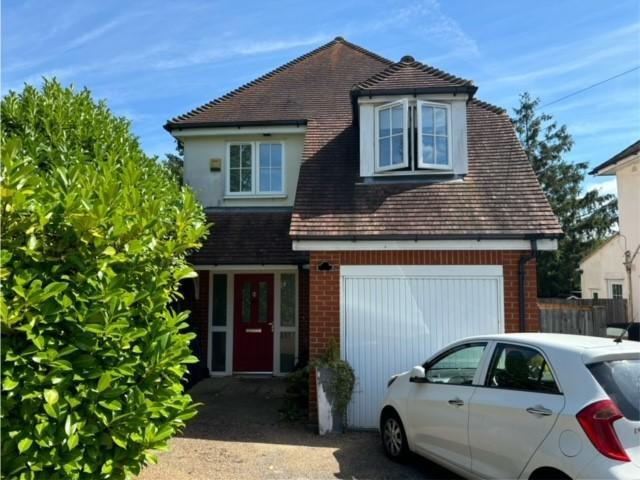 Lodge Oak Lane, Tonbridge, TN9 3 bed detached house to rent £2,100 pcm £485 pw