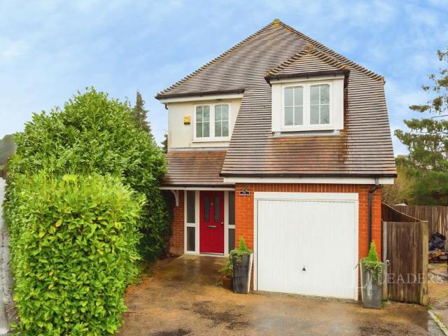 Lodge Oak Lane, TN9 3 bed detached house to rent £2,100 pcm £485 pw