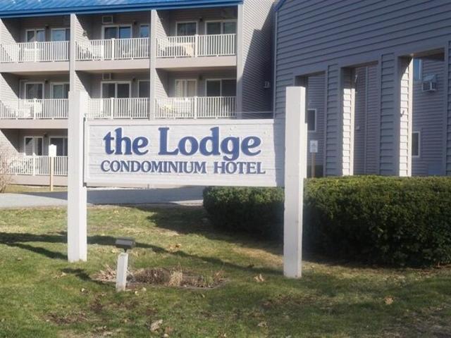 Lodge Rd Unit B, Lincoln, Condo For Sale