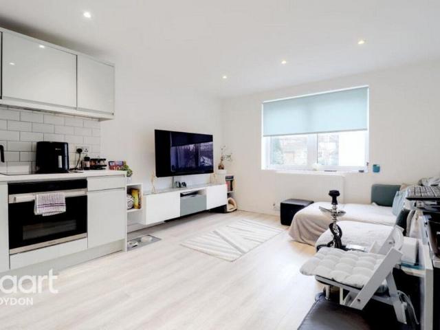Lodge Road, CROYDON 1 bed flat to rent £1,375 pcm £317 pw