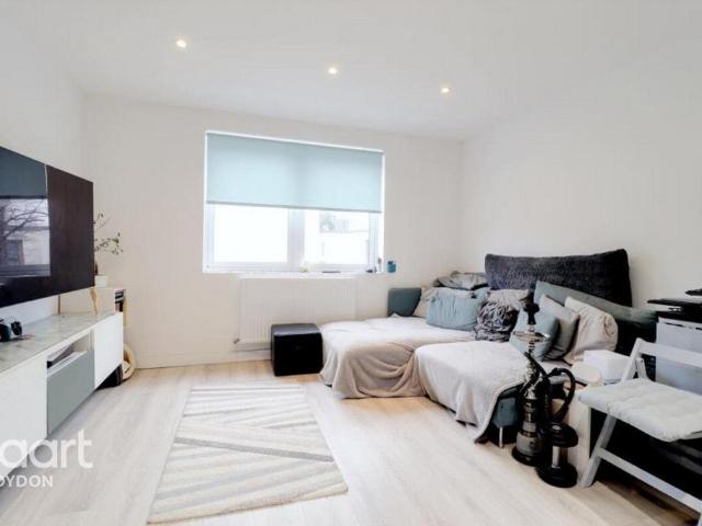Lodge Road, CROYDON 1 bed flat to rent £1,375 pcm £317 pw