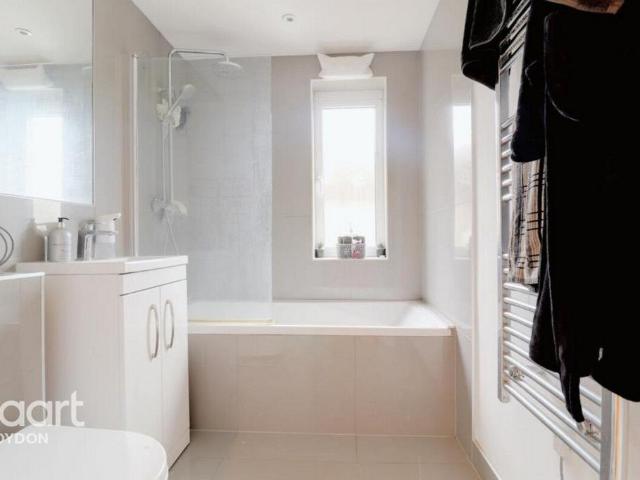 Lodge Road, CROYDON 1 bed flat to rent £1,375 pcm £317 pw