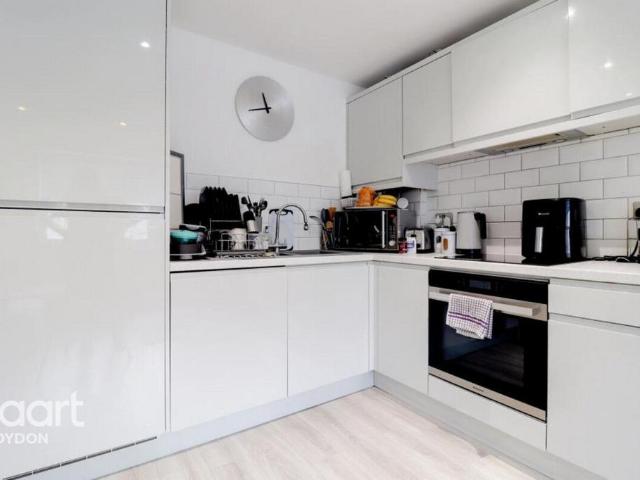 Lodge Road, CROYDON 1 bed flat to rent £1,375 pcm £317 pw