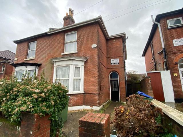 Lodge Road, Hampshire SO14 3 bed flat to rent £1,695 pcm £391 pw