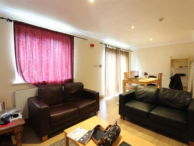 Lodge Road, Southampton SO14, 6 bed end terrace house to rent, £2,392 pcm | PrimeLocation