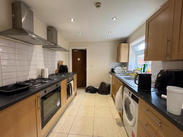 Lodge Road, Southampton 8 bed terraced house to rent £3,600 pcm £831 pw