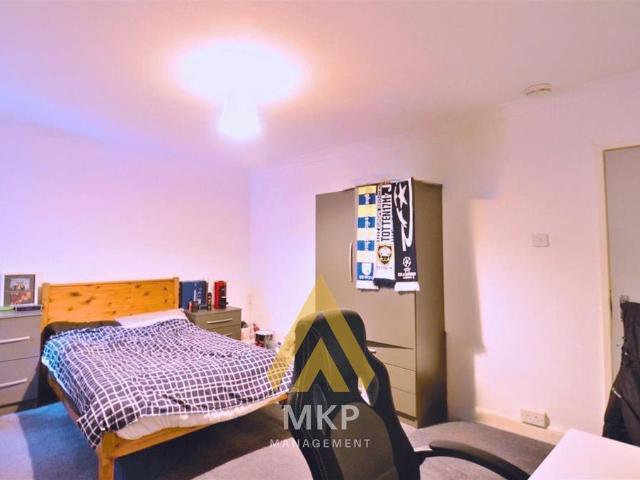 Lodgehill Road, Selly Oak, Birmingham. 5 bed terraced house to rent £2,218 pcm £512 pw