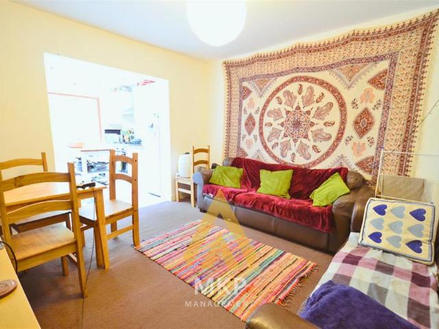 Lodgehill Road, Selly Oak, Birmingham. 5 bed semi detached house to rent £1,993 pcm £460 pw